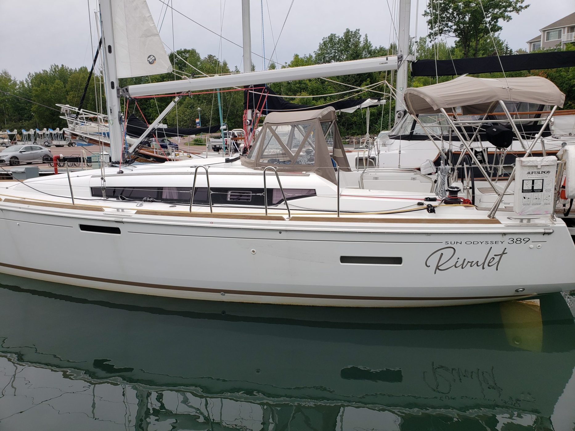 Rivulet - 38’ Jeanneau Sailboat | Superior Charters & Yacht Sales